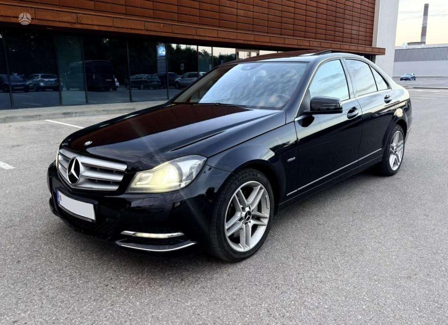 Черный Мерседес Ц 350 2011 в Каунас, объемом двигателя 2.99 л и пробегом 183 тыс. км за 11300 €, фото 3 на AUTOMOTO.COM.LV