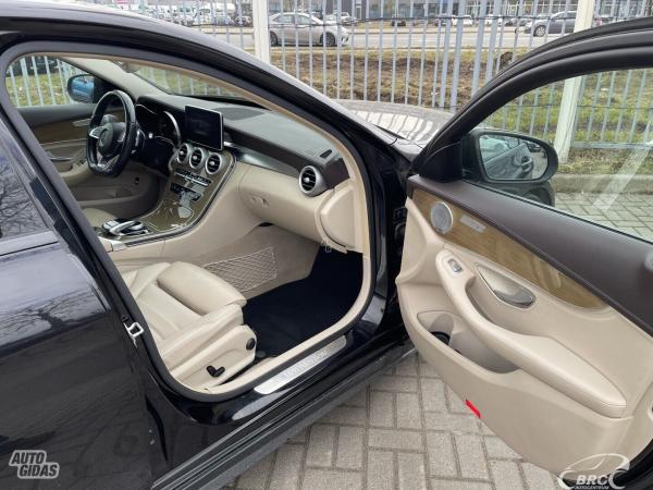 Melns Mercedes-Benz C 350 2015 Avižieniai, ar dzinēja tilpumu 2.00 L un nobraukumu 261 tūkst. km par 15900 €, foto 3 vietnē AUTOMOTO.COM.LV