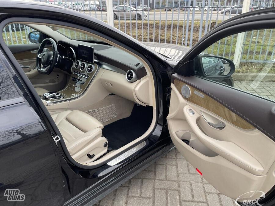 Melns Mercedes-Benz C 350 2015 Avižieniai, ar dzinēja tilpumu 2.00 L un nobraukumu 261 tūkst. km par 16500 €, foto 3 vietnē AUTOMOTO.COM.LV