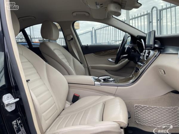Melns Mercedes-Benz C 350 2015 Avižieniai, ar dzinēja tilpumu 2.00 L un nobraukumu 261 tūkst. km par 15900 €, foto 6 vietnē AUTOMOTO.COM.LV