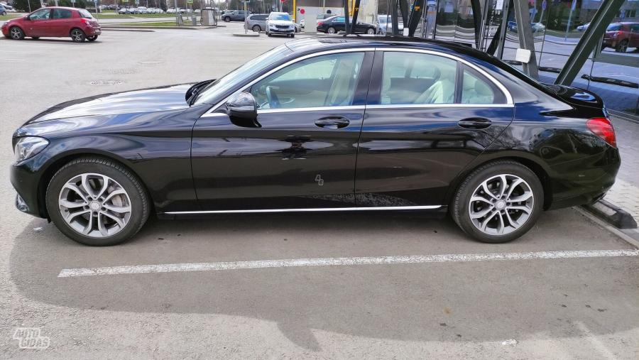 Melns Mercedes-Benz C 350 2015 Kauņa, ar dzinēja tilpumu 2.00 L un nobraukumu 172 tūkst. km par 14900 €, foto 5 vietnē AUTOMOTO.COM.LV