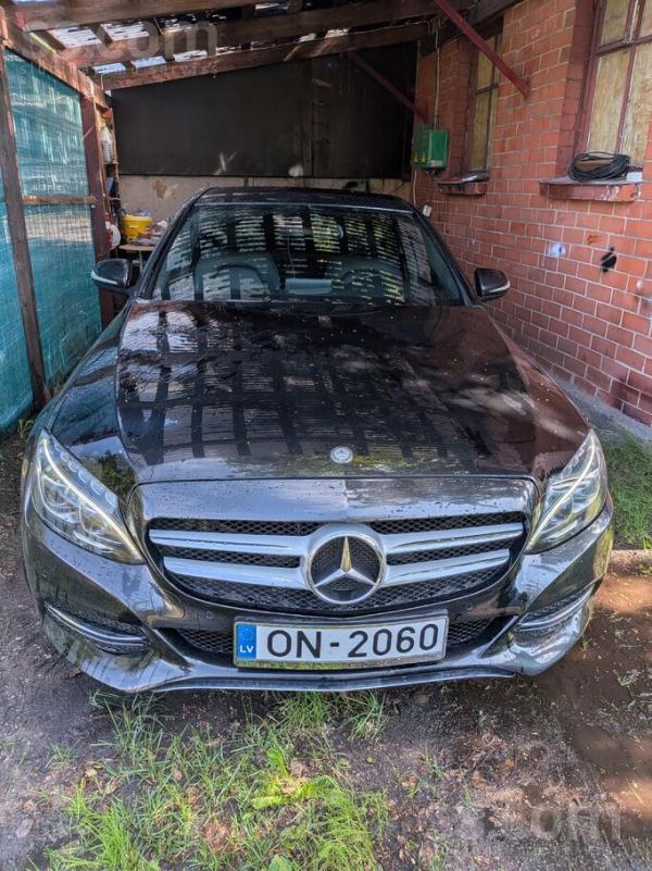 Melns Mercedes-Benz C 350 2015 Rīga, ar dzinēja tilpumu 2.00 L un nobraukumu 188 tūkst. km par 9700 €, foto 1 vietnē AUTOMOTO.COM.LV