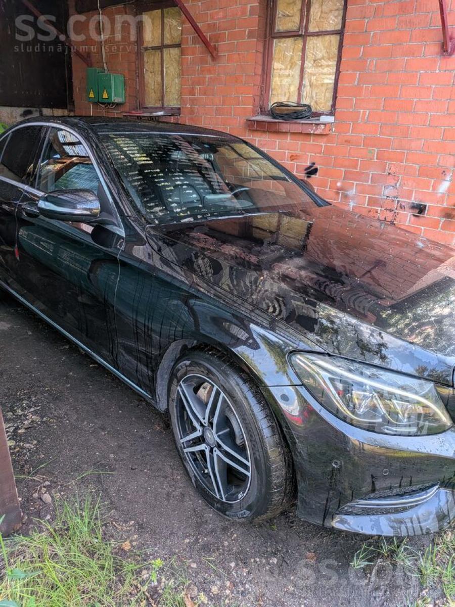 Melns Mercedes-Benz C 350 2015 Rīga, ar dzinēja tilpumu 2.00 L un nobraukumu 188 tūkst. km par 9700 €, foto 3 vietnē AUTOMOTO.COM.LV