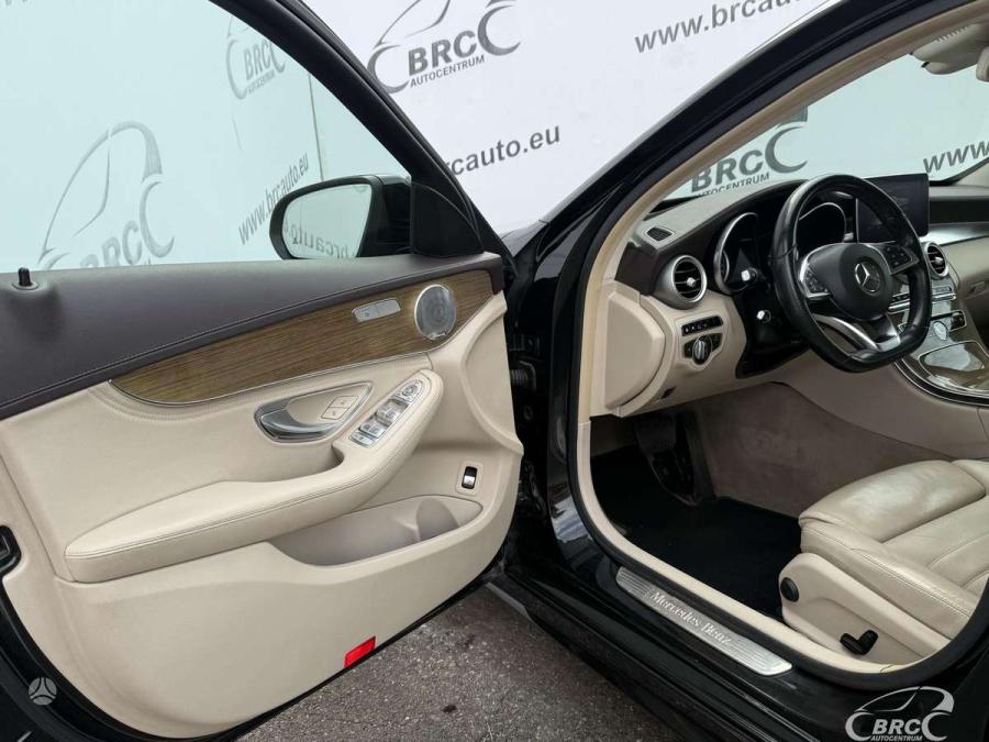 Черный Мерседес Ц 350 2015 в Клайпеда, объемом двигателя 1.99 л и пробегом 261 тыс. км за 13900 €, фото 24 на AUTOMOTO.COM.LV