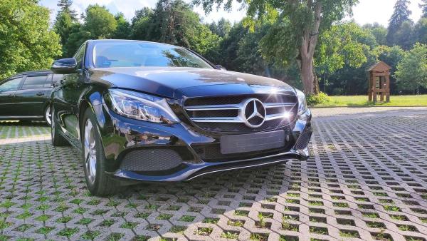 Black Mercedes-Benz C 350 2015 in Kaunas, with an engine capacity of 1.99 L and mileage of 173 thousand km for 13500 €, photo 4 on AUTOMOTO.COM.LV