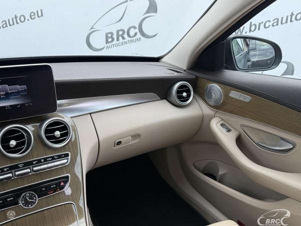 Black Mercedes-Benz C 350 2015 in Klaipeda, with an engine capacity of 1.99 L and mileage of 261 thousand km for 13400 €, photo 11 on AUTOMOTO.COM.LV