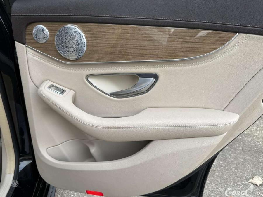 Black Mercedes-Benz C 350 2015 in Klaipeda, with an engine capacity of 1.99 L and mileage of 261 thousand km for 13400 €, photo 16 on AUTOMOTO.COM.LV
