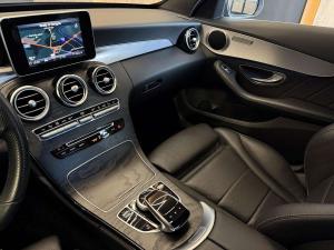 Black Mercedes-Benz C 350 2018 in Kaunas, with an engine capacity of 1.99 L and mileage of 156 thousand km for 17490 €, photo 19 on AUTOMOTO.COM.LV