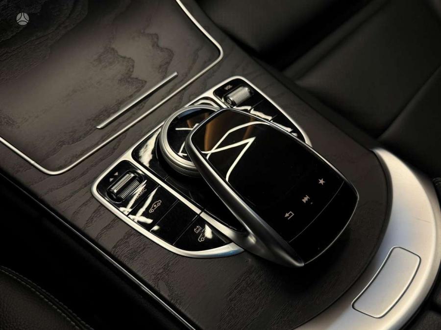 Black Mercedes-Benz C 350 2018 in Kaunas, with an engine capacity of 1.99 L and mileage of 156 thousand km for 17490 €, photo 20 on AUTOMOTO.COM.LV