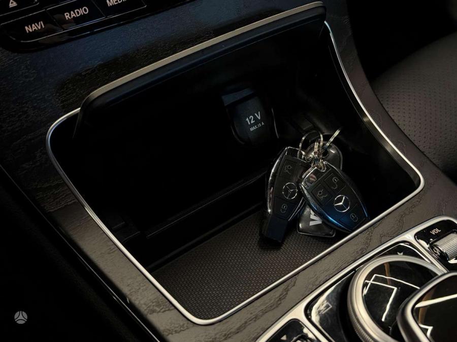 Black Mercedes-Benz C 350 2018 in Kaunas, with an engine capacity of 1.99 L and mileage of 156 thousand km for 17490 €, photo 21 on AUTOMOTO.COM.LV