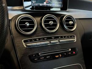Black Mercedes-Benz C 350 2018 in Kaunas, with an engine capacity of 1.99 L and mileage of 156 thousand km for 17490 €, photo 22 on AUTOMOTO.COM.LV