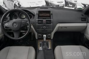Melns Mercedes-Benz C 350 2009 Rīga, ar dzinēja tilpumu 3.00 L un nobraukumu 304 tūkst. km par 6990 €, foto 9 vietnē AUTOMOTO.COM.LV