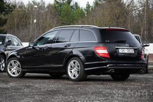 Черный Мерседес Ц 350 2009 в Рига, объемом двигателя 3.00 л и пробегом 304 тыс. км за 5990 €, фото 4 на AUTOMOTO.COM.LV