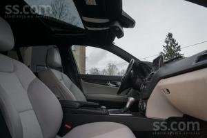 Черный Мерседес Ц 350 2009 в Рига, объемом двигателя 3.00 л и пробегом 304 тыс. км за 5990 €, фото 6 на AUTOMOTO.COM.LV