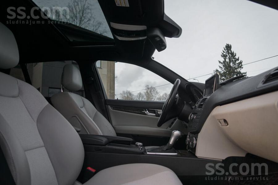 Черный Мерседес Ц 350 2009 в Рига, объемом двигателя 3.00 л и пробегом 304 тыс. км за 5990 €, фото 6 на AUTOMOTO.COM.LV