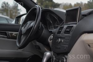 Черный Мерседес Ц 350 2009 в Рига, объемом двигателя 3.00 л и пробегом 304 тыс. км за 5990 €, фото 7 на AUTOMOTO.COM.LV