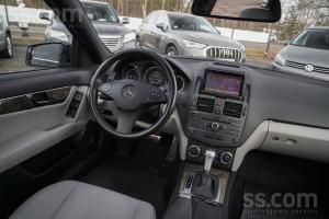 Черный Мерседес Ц 350 2009 в Рига, объемом двигателя 3.00 л и пробегом 304 тыс. км за 5990 €, фото 8 на AUTOMOTO.COM.LV