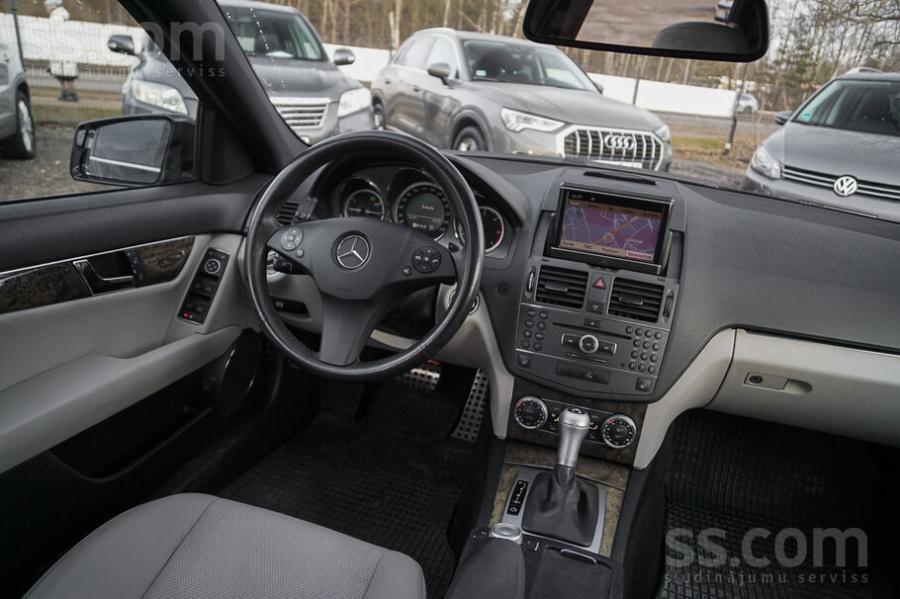 Черный Мерседес Ц 350 2009 в Рига, объемом двигателя 3.00 л и пробегом 304 тыс. км за 5990 €, фото 8 на AUTOMOTO.COM.LV