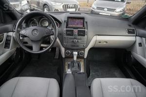 Черный Мерседес Ц 350 2009 в Рига, объемом двигателя 3.00 л и пробегом 304 тыс. км за 5990 €, фото 9 на AUTOMOTO.COM.LV