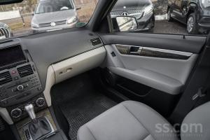 Черный Мерседес Ц 350 2009 в Рига, объемом двигателя 3.00 л и пробегом 304 тыс. км за 5990 €, фото 10 на AUTOMOTO.COM.LV
