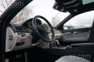 Черный Мерседес Ц 350 2009 в Рига, объемом двигателя 3.00 л и пробегом 304 тыс. км за 5990 €, фото 11 на AUTOMOTO.COM.LV