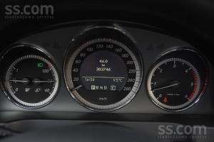 Черный Мерседес Ц 350 2009 в Рига, объемом двигателя 3.00 л и пробегом 304 тыс. км за 5990 €, фото 13 на AUTOMOTO.COM.LV