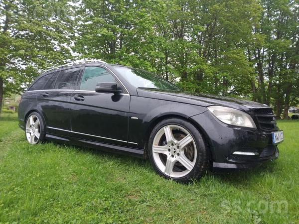 Black Mercedes-Benz C 350 2009 in Aizkraukle, with an engine capacity of 3.00 L and mileage of 530 thousand km for 3450 €, photo 1 on AUTOMOTO.COM.LV