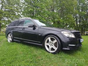 Черный Мерседес Ц 350 2009 в Айзкраукле, объемом двигателя 3.00 л и пробегом 530 тыс. км за 3450 €, фото  на AUTOMOTO.COM.LV
