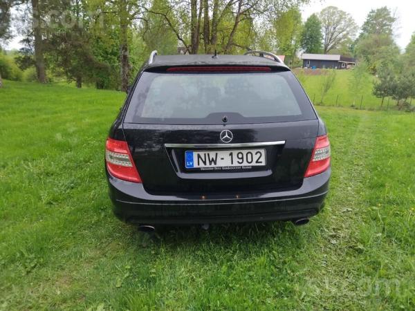 Black Mercedes-Benz C 350 2009 in Aizkraukle, with an engine capacity of 3.00 L and mileage of 530 thousand km for 3450 €, photo 5 on AUTOMOTO.COM.LV