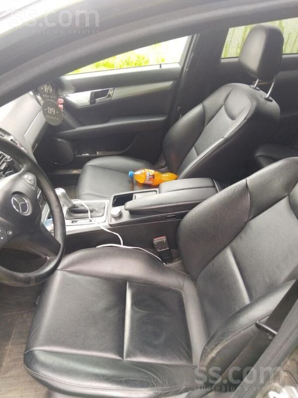 Black Mercedes-Benz C 350 2009 in Aizkraukle, with an engine capacity of 3.00 L and mileage of 530 thousand km for 3450 €, photo 6 on AUTOMOTO.COM.LV