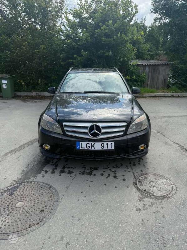 Черный Мерседес Ц 350 2009 в Юрбаркас, объемом двигателя 3.00 л и пробегом 422 тыс. км за 3500 €, фото 1 на AUTOMOTO.COM.LV