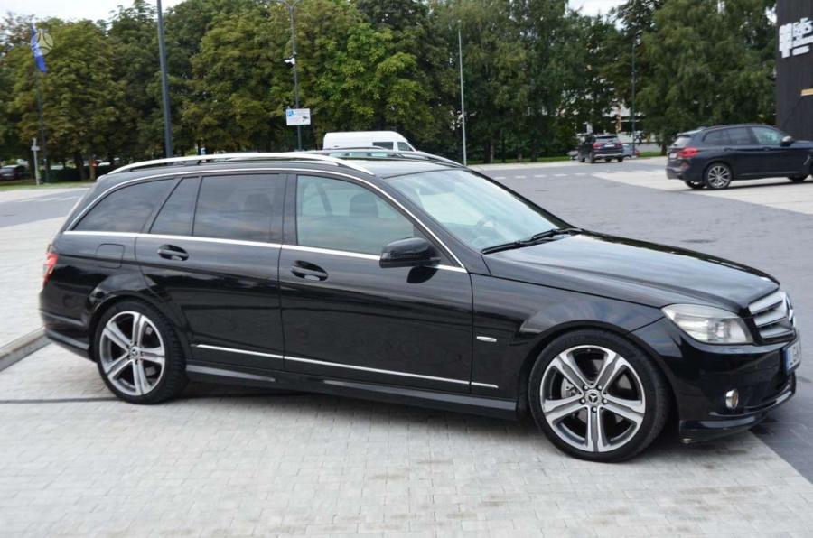Черный Мерседес Ц 350 2009 в Шяуляй, объемом двигателя 3.00 л и пробегом 295 тыс. км за 4900 €, фото 3 на AUTOMOTO.COM.LV