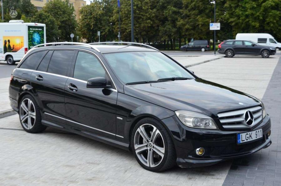 Черный Мерседес Ц 350 2009 в Шяуляй, объемом двигателя 3.00 л и пробегом 295 тыс. км за 4900 €, фото 4 на AUTOMOTO.COM.LV