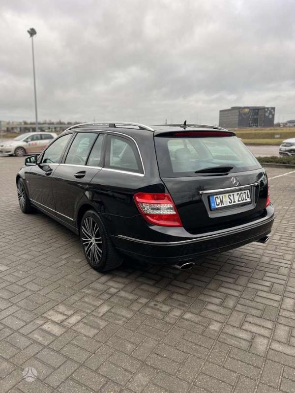 Black Mercedes-Benz C 350 2010 in Kaunas, with an engine capacity of 2.99 L and mileage of 174 thousand km for 8650 €, photo 2 on AUTOMOTO.COM.LV