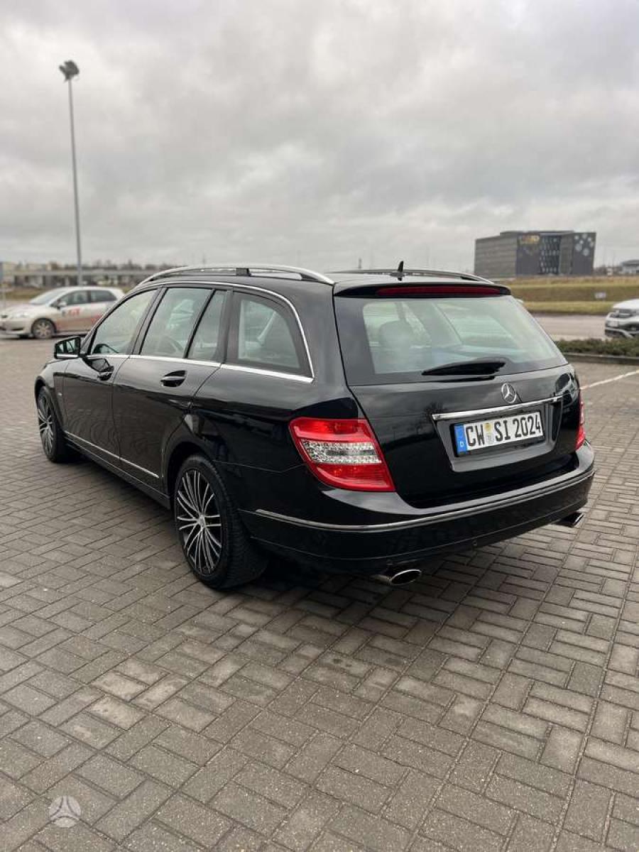Black Mercedes-Benz C 350 2010 in Kaunas, with an engine capacity of 2.99 L and mileage of 174 thousand km for 8650 €, photo 2 on AUTOMOTO.COM.LV