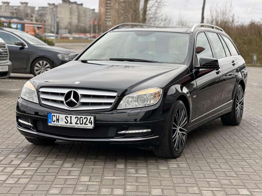 Black Mercedes-Benz C 350 2010 in Kaunas, with an engine capacity of 2.99 L and mileage of 174 thousand km for 8650 €, photo 3 on AUTOMOTO.COM.LV