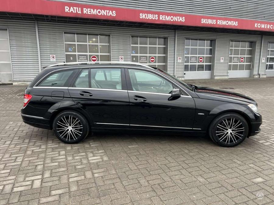 Black Mercedes-Benz C 350 2010 in Kaunas, with an engine capacity of 2.99 L and mileage of 174 thousand km for 8650 €, photo 4 on AUTOMOTO.COM.LV