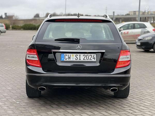 Black Mercedes-Benz C 350 2010 in Kaunas, with an engine capacity of 2.99 L and mileage of 174 thousand km for 8650 €, photo 5 on AUTOMOTO.COM.LV