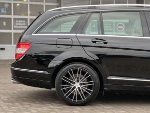 Black Mercedes-Benz C 350 2010 in Kaunas, with an engine capacity of 2.99 L and mileage of 174 thousand km for 8650 €, photo 6 on AUTOMOTO.COM.LV