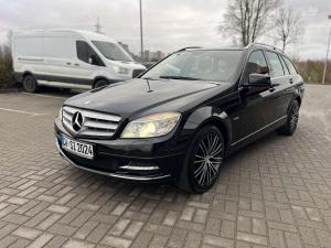 Black Mercedes-Benz C 350 2010 in Kaunas, with an engine capacity of 2.99 L and mileage of 174 thousand km for 8650 €, photo 7 on AUTOMOTO.COM.LV