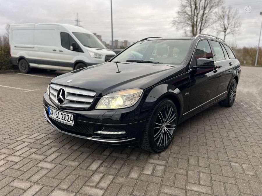 Black Mercedes-Benz C 350 2010 in Kaunas, with an engine capacity of 2.99 L and mileage of 174 thousand km for 8650 €, photo 7 on AUTOMOTO.COM.LV