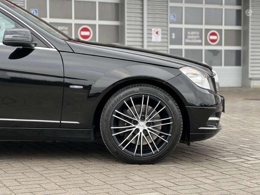 Black Mercedes-Benz C 350 2010 in Kaunas, with an engine capacity of 2.99 L and mileage of 174 thousand km for 8650 €, photo 11 on AUTOMOTO.COM.LV