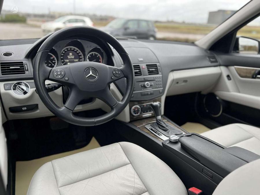 Black Mercedes-Benz C 350 2010 in Kaunas, with an engine capacity of 2.99 L and mileage of 174 thousand km for 8650 €, photo 19 on AUTOMOTO.COM.LV