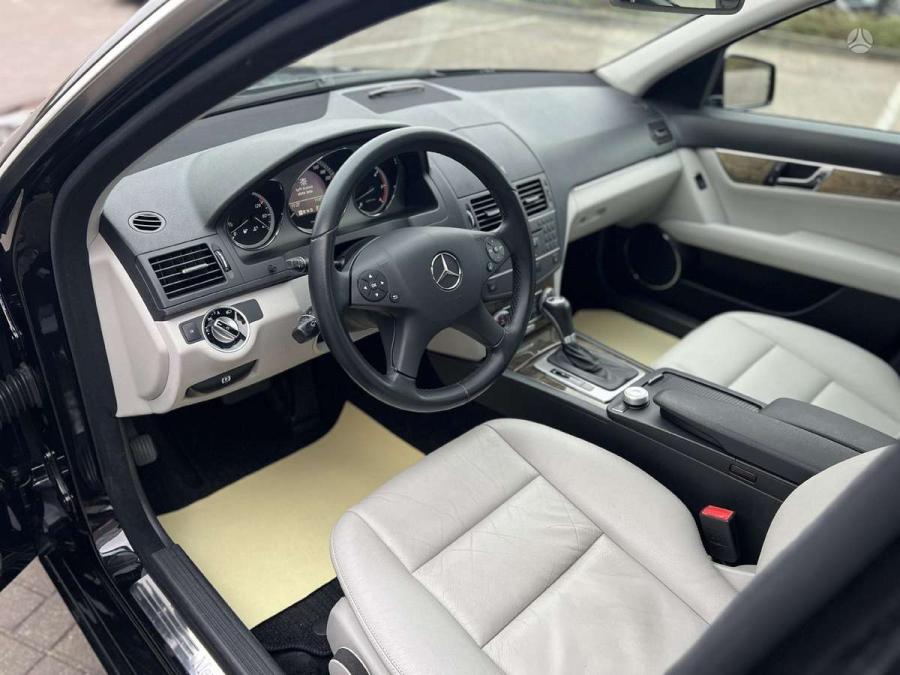 Black Mercedes-Benz C 350 2010 in Kaunas, with an engine capacity of 2.99 L and mileage of 174 thousand km for 8650 €, photo 28 on AUTOMOTO.COM.LV