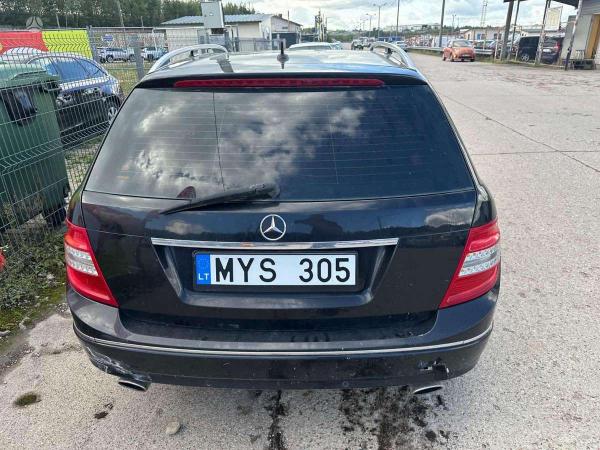 Black Mercedes-Benz C 350 2010 in Vilnius, with an engine capacity of 3.00 L and mileage of 432 thousand km for 2340 €, photo 6 on AUTOMOTO.COM.LV