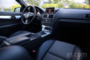 Черный Мерседес Ц 350 2010 в Рига, объемом двигателя 3.00 л и пробегом 0 тыс. км за 5490 €, фото 9 на AUTOMOTO.COM.LV