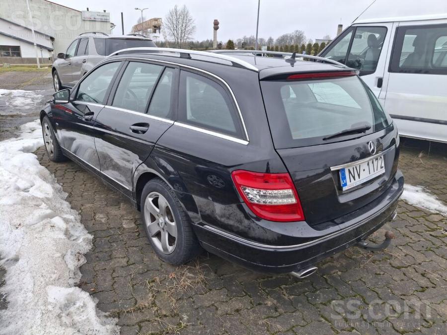 Черный Мерседес Ц 350 2010 в Валмиера, объемом двигателя 3.00 л и пробегом 210 тыс. км за 6900 €, фото 4 на AUTOMOTO.COM.LV