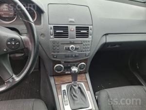 Черный Мерседес Ц 350 2010 в Валмиера, объемом двигателя 3.00 л и пробегом 210 тыс. км за 6900 €, фото 6 на AUTOMOTO.COM.LV