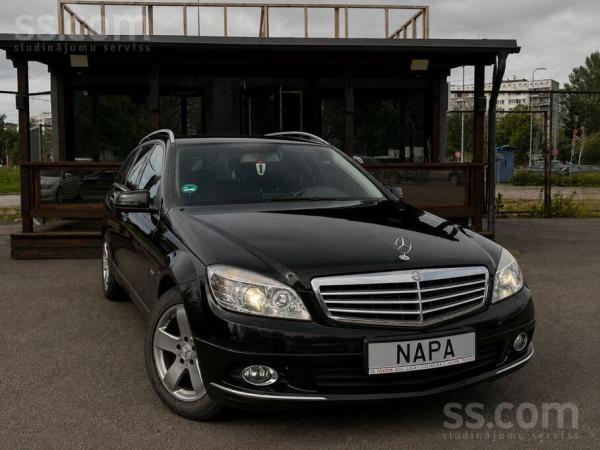 Черный Мерседес Ц 350 2010 в Рига, объемом двигателя 3.00 л и пробегом 211 тыс. км за 6490 €, фото 4 на AUTOMOTO.COM.LV