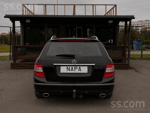 Черный Мерседес Ц 350 2010 в Рига, объемом двигателя 3.00 л и пробегом 211 тыс. км за 6490 €, фото 8 на AUTOMOTO.COM.LV